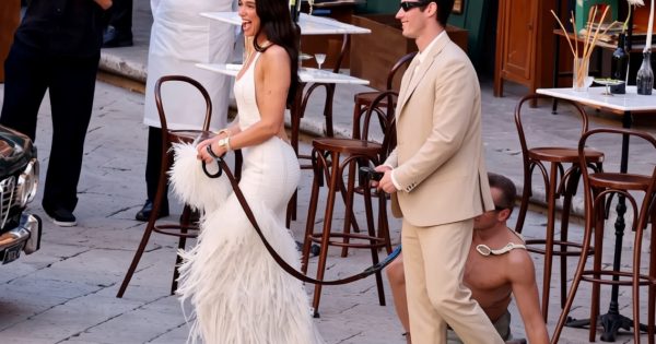 We Are OBSESSED With Dua Lipa’s Leash Boy – Waterford Whispers News
